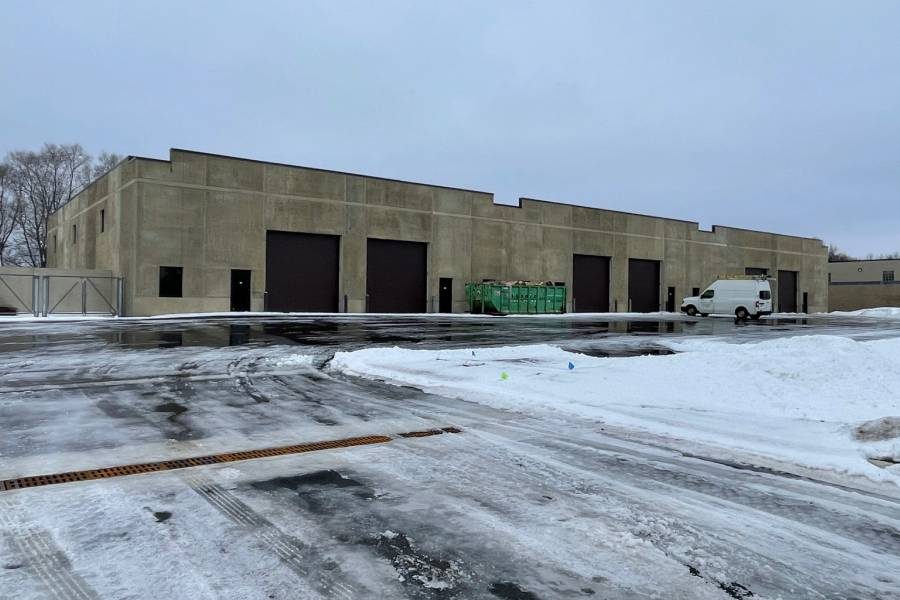 6- Bay Multi-Tenant Industrial Building For Lease- 13928 Lincoln Street ...